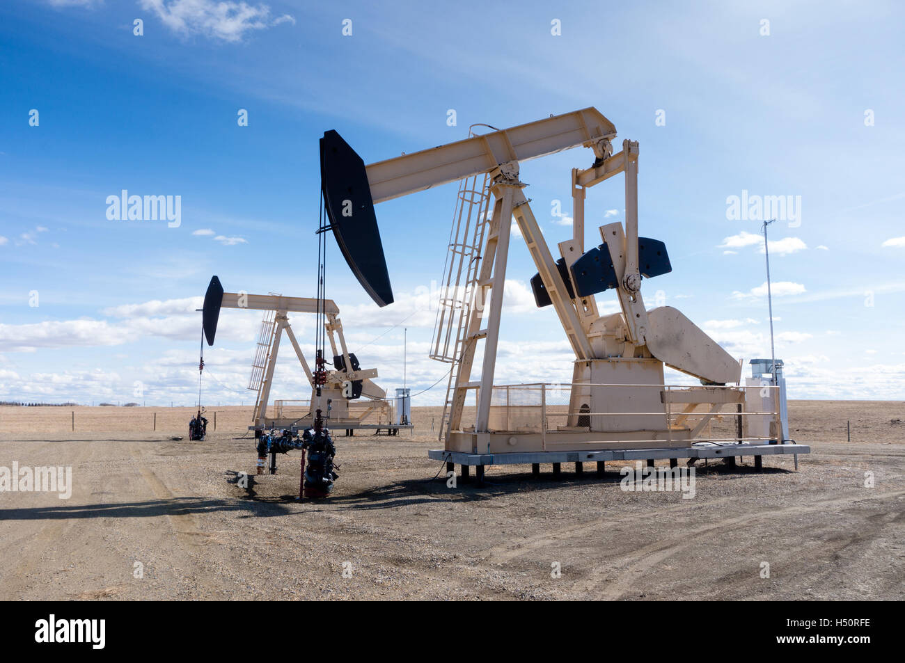 Alberta oil rig hi-res stock photography and images - Alamy