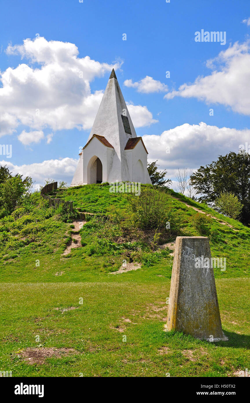 Farley Mount Monument and the trig pillar at Farley Mount on Beacon ...