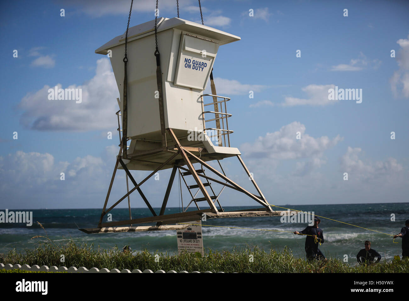 Florida, USA. 18th Oct, 2016. Palm Beach lifeguards move a lifeguard ...