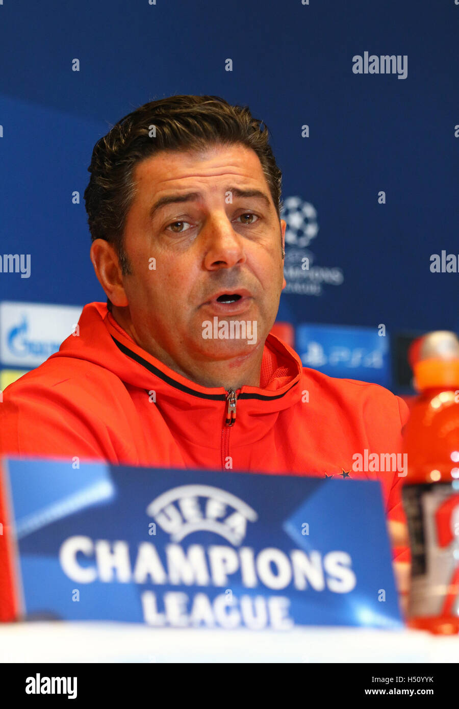 Allenatore benfica hi-res stock photography and images - Alamy