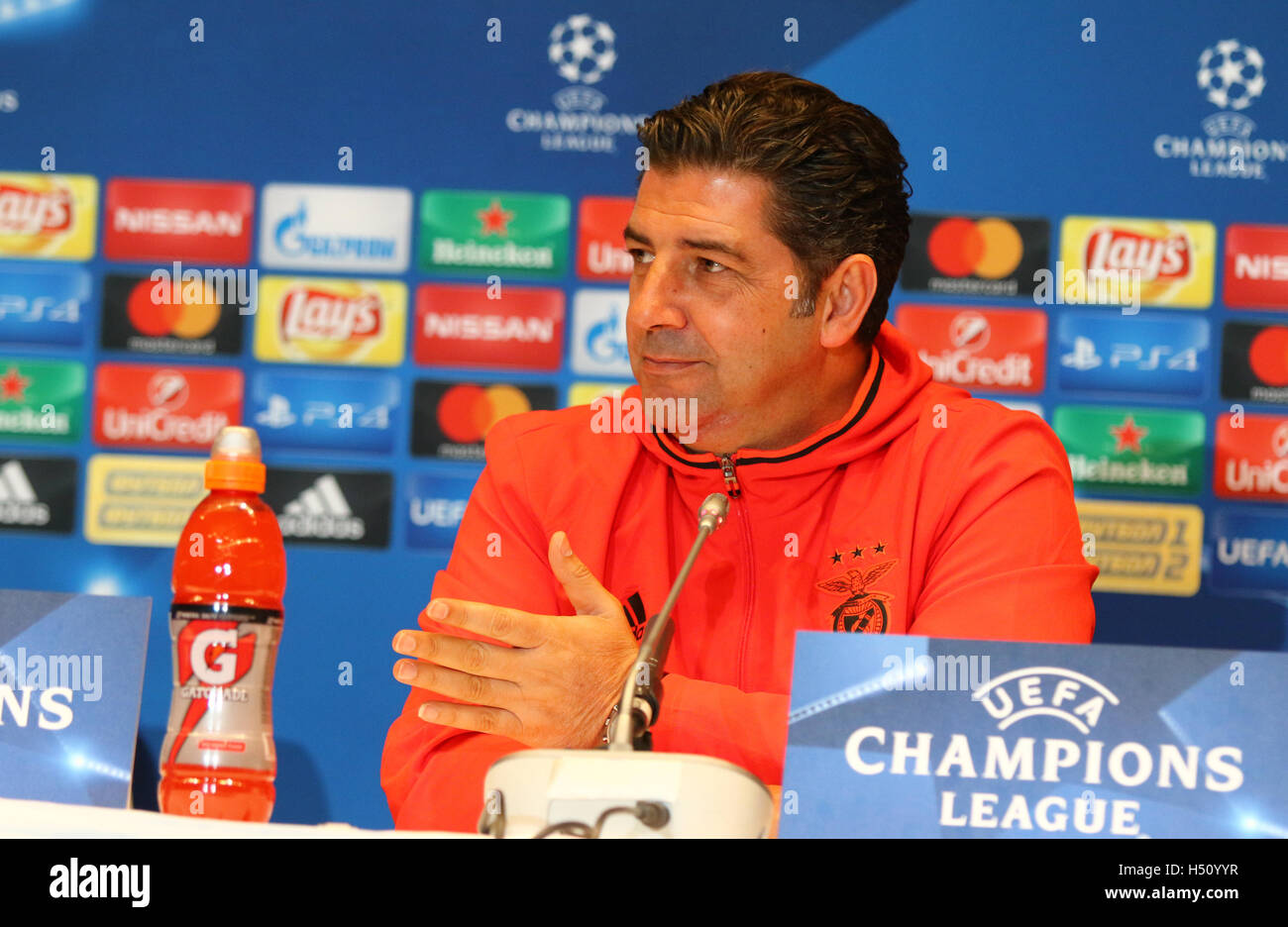 Allenatore benfica hi-res stock photography and images - Alamy