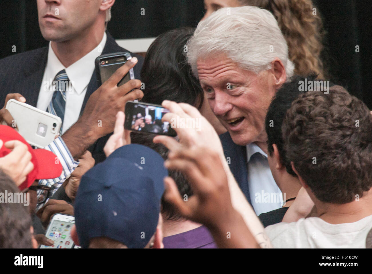 Blue Bell, Pennsylvania, USA. 18th October, 2016. President Bill ...