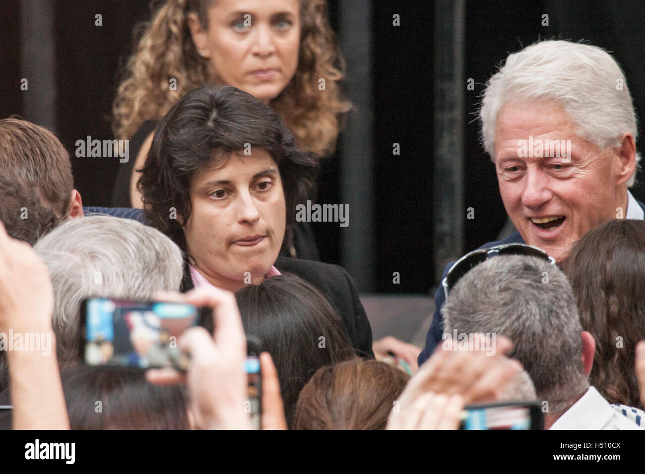 Blue Bell, Pennsylvania, USA. 18th October, 2016. President Bill ...