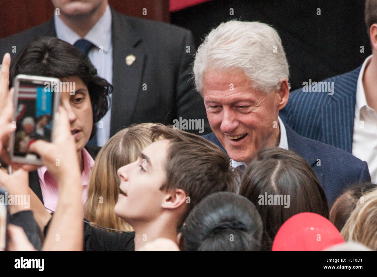 Blue Bell, Pennsylvania, USA. 18th October, 2016. President Bill ...