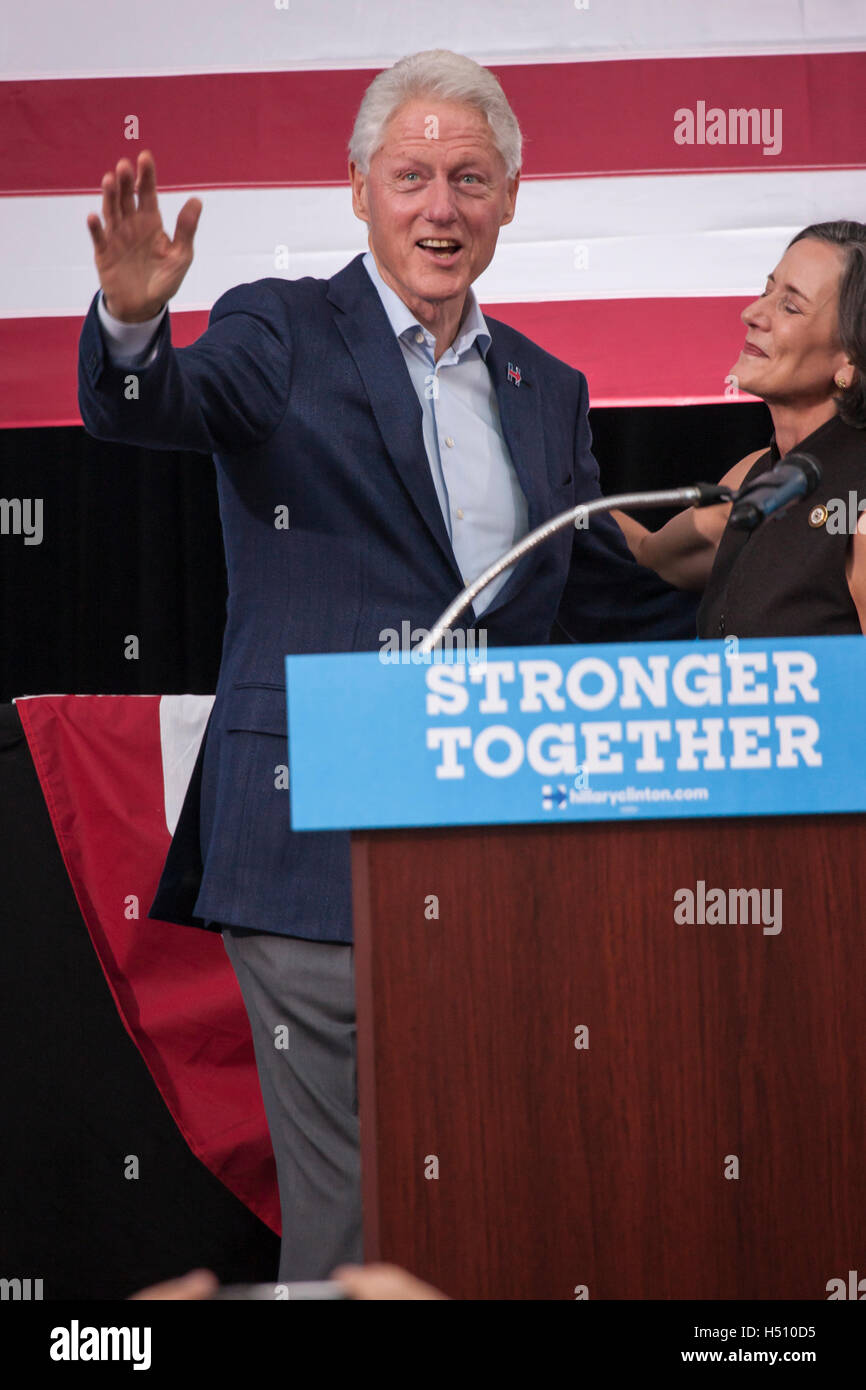 Blue Bell, Pennsylvania, USA. 18th October, 2016. President Bill ...