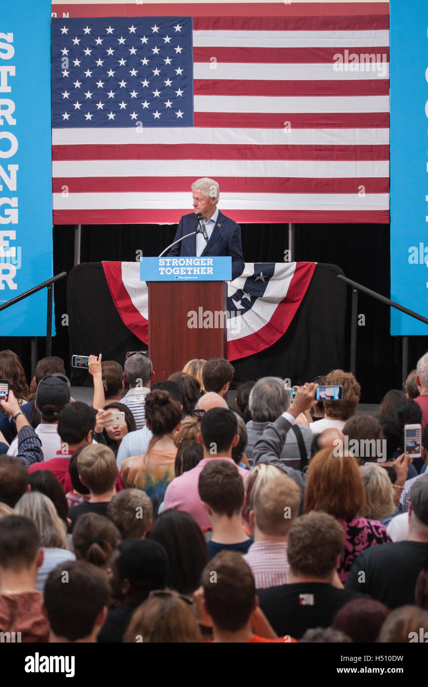Blue Bell, Pennsylvania, USA. 18th October, 2016. President Bill ...