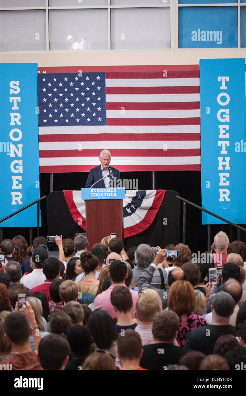 Blue Bell, Pennsylvania, USA. 18th October, 2016. President Bill ...