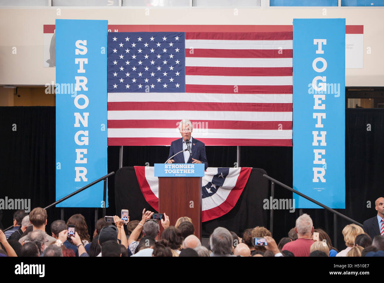 Blue Bell, Pennsylvania, USA. 18th October, 2016. President Bill ...