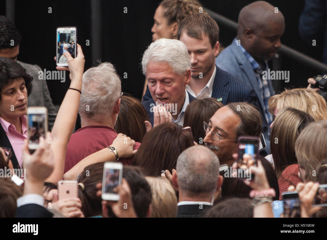 Blue Bell, Pennsylvania, USA. 18th October, 2016. President Bill ...