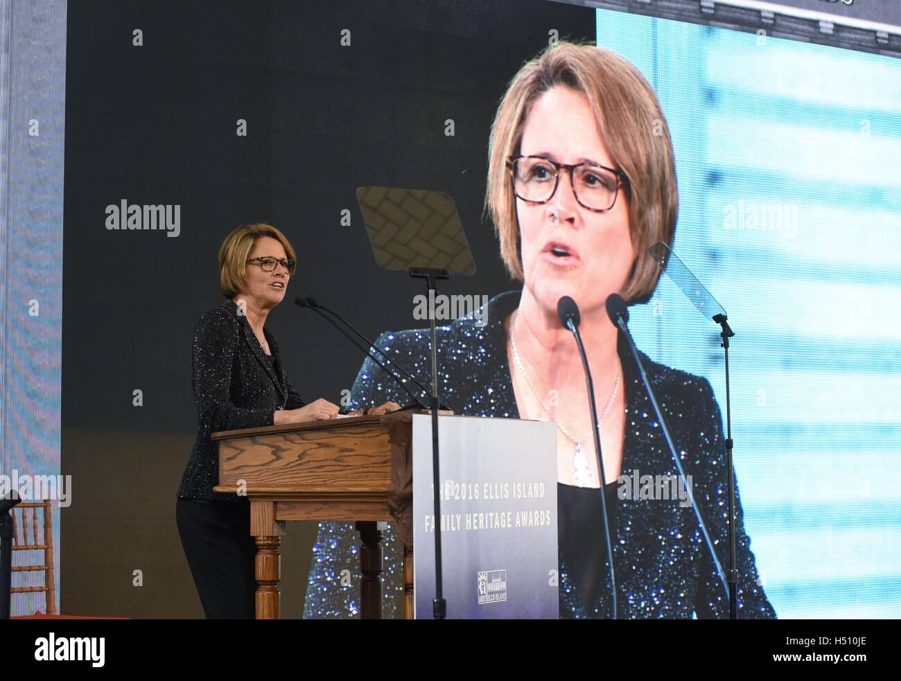 Mary carillo hi-res stock photography and images - Alamy