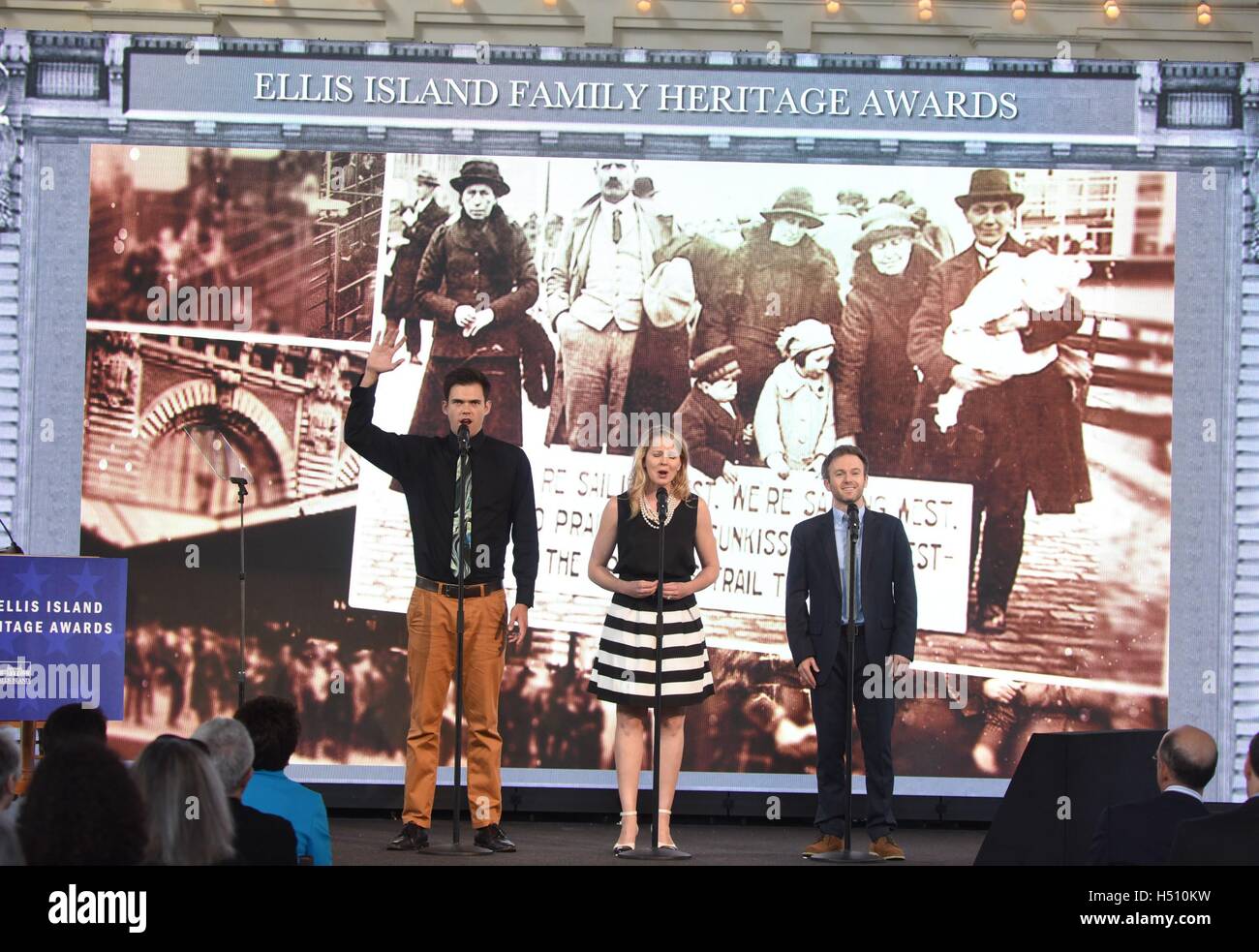 New York, NY, USA. 18th Oct, 2016. Vincent D'Elia, Jessica Tyler Wright ...
