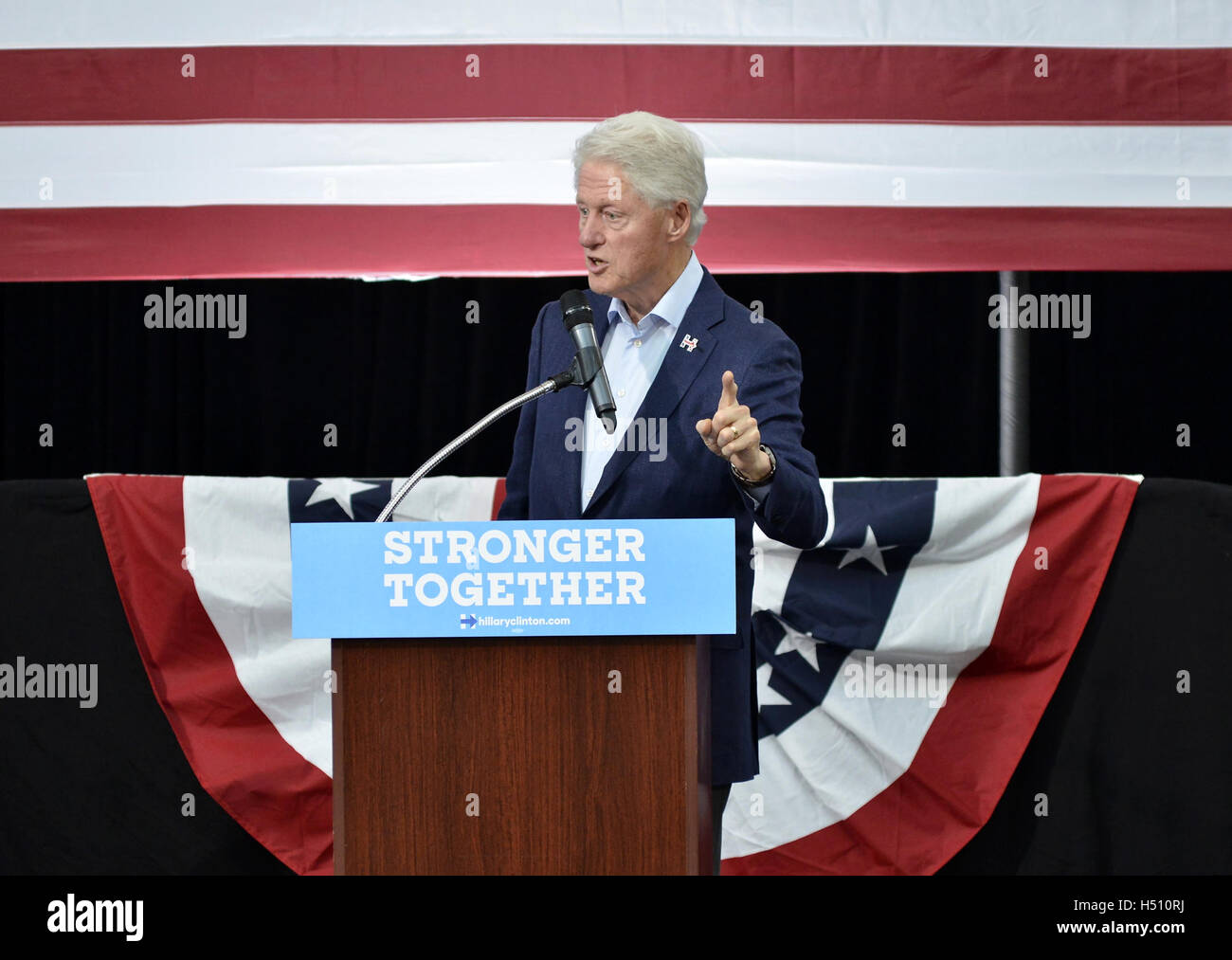 Blue Bell, Pennsyvlnia, USA. 18th Oct, 2016. Former President BILL ...