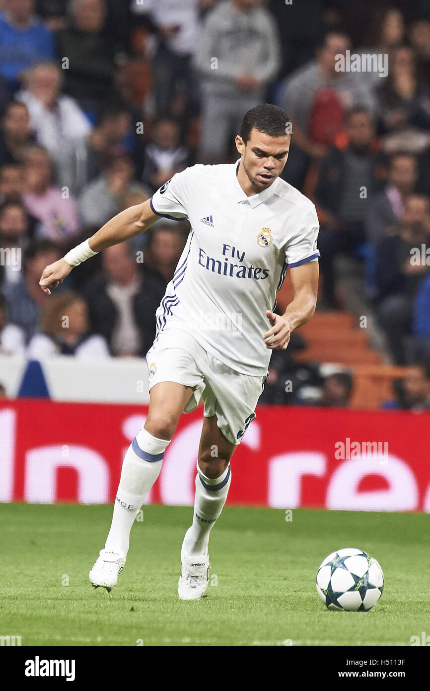 Real madrid legia warszawa hi-res stock photography and images - Alamy