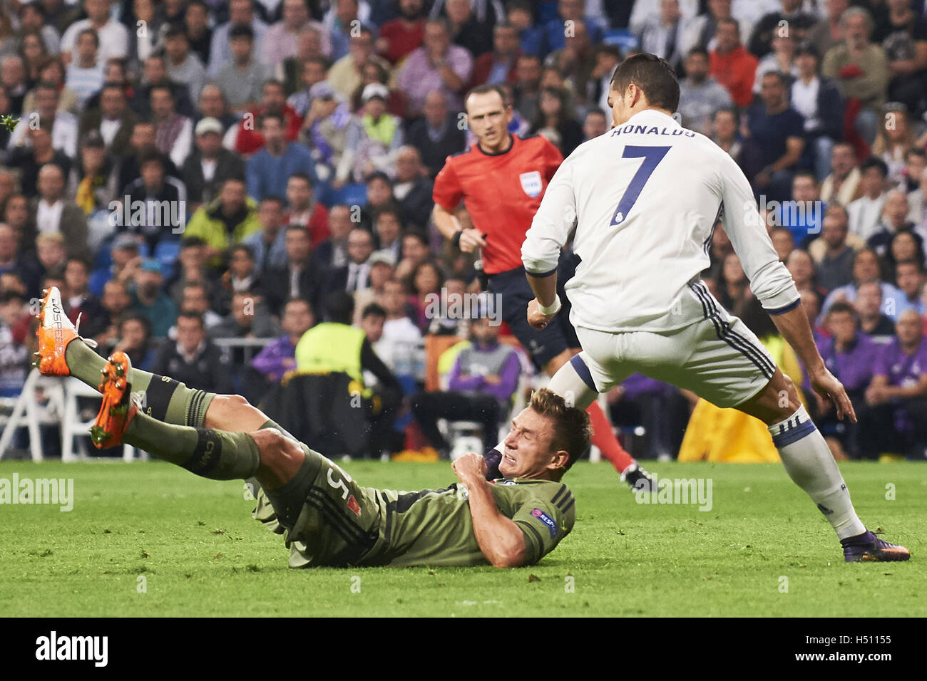 Cristiano ronaldo 2016 champions league hi-res stock photography and ...