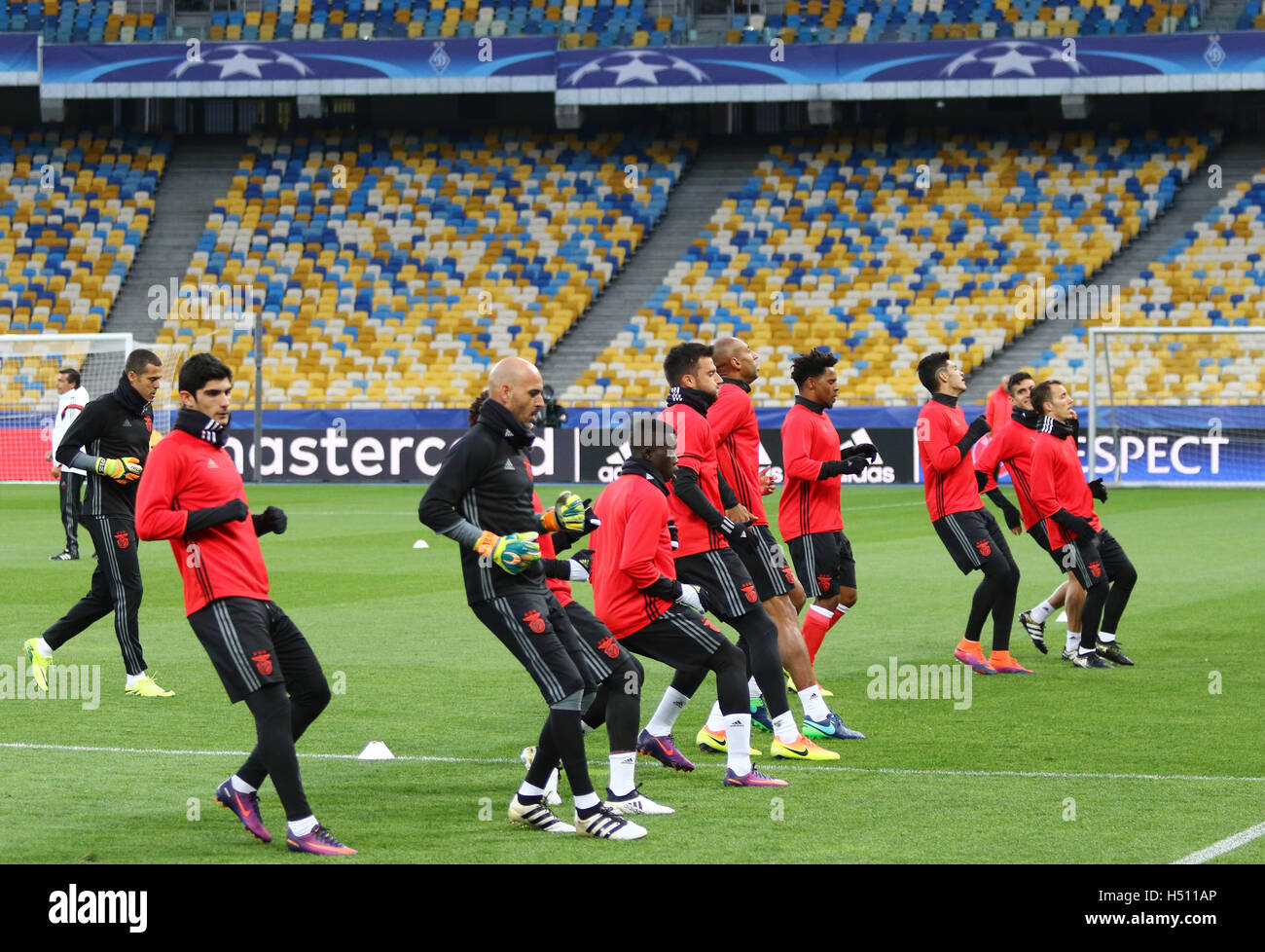 Benfica soccer club hi-res stock photography and images - Alamy