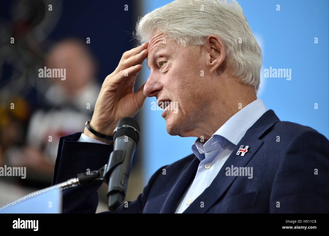 Blue Bell, Pennsyvlnia, USA. 18th Oct, 2016. Former President BILL ...