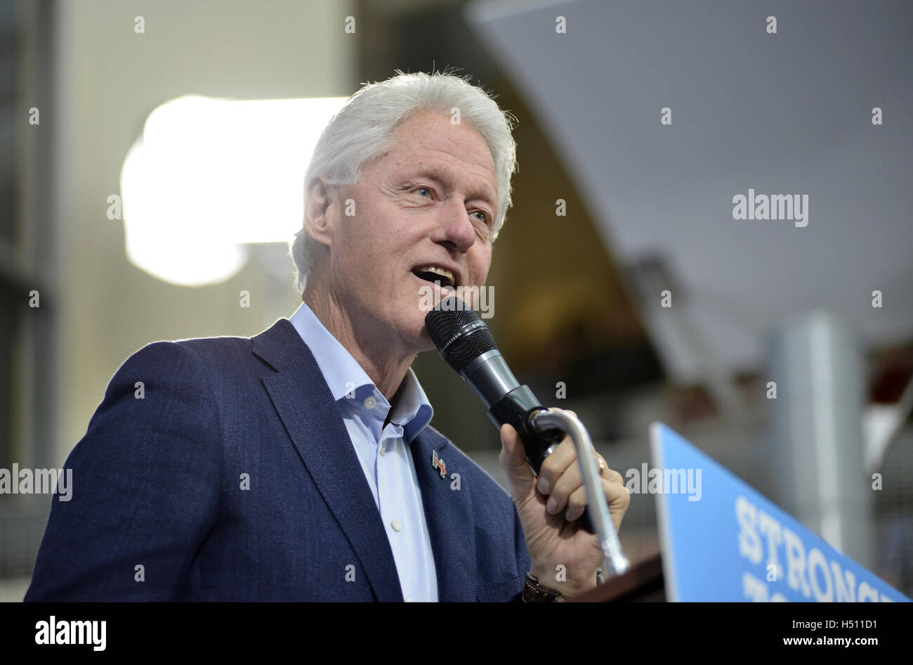 Blue Bell, Pennsyvlnia, USA. 18th Oct, 2016. Former President BILL ...