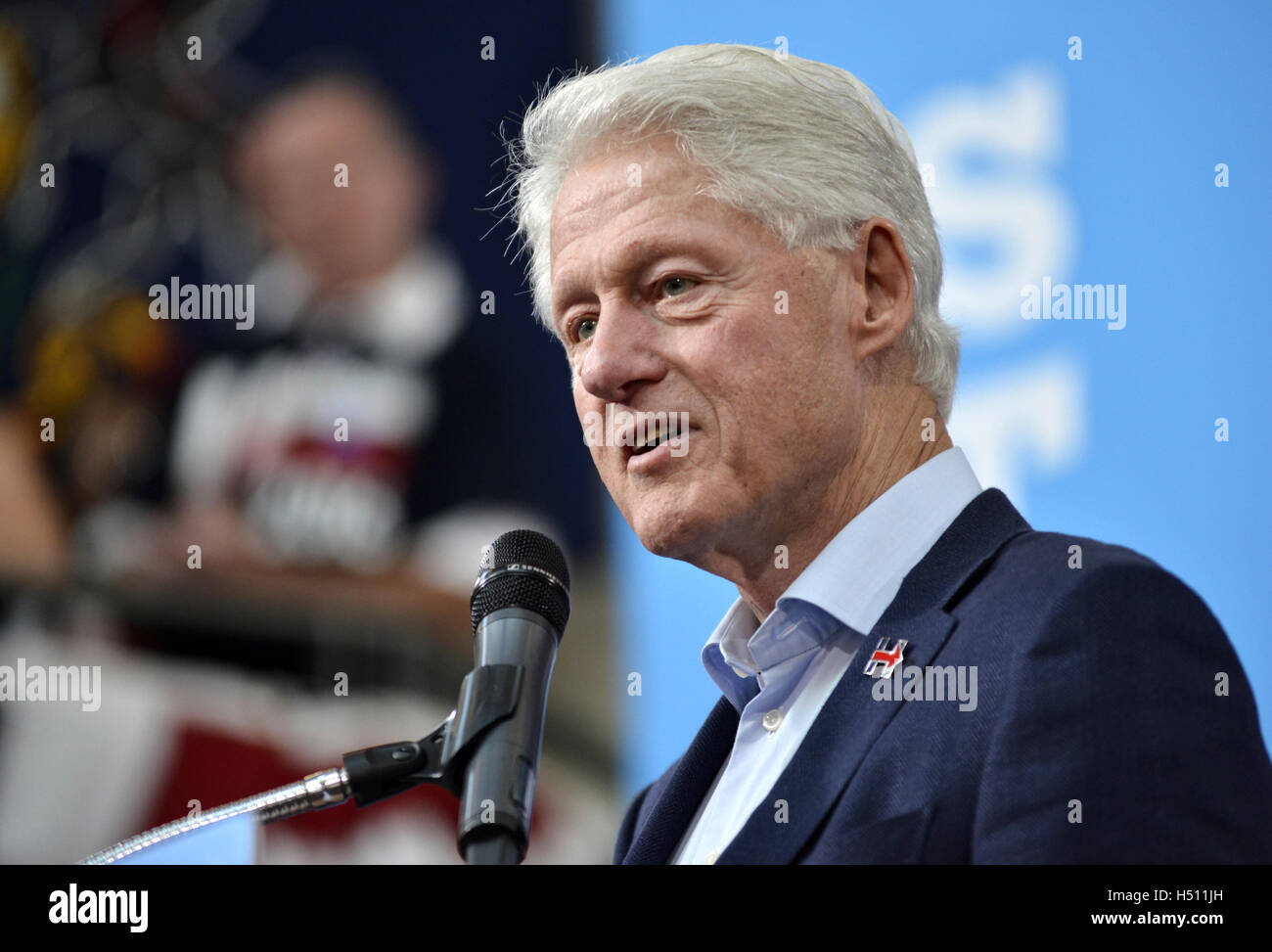 Blue Bell, Pennsyvlnia, USA. 18th Oct, 2016. Former President BILL ...