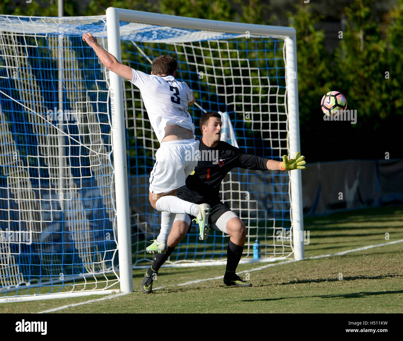 Williamsburg, VA, USA. 18th Oct, 2016. 20161018 - Georgetown defender ...