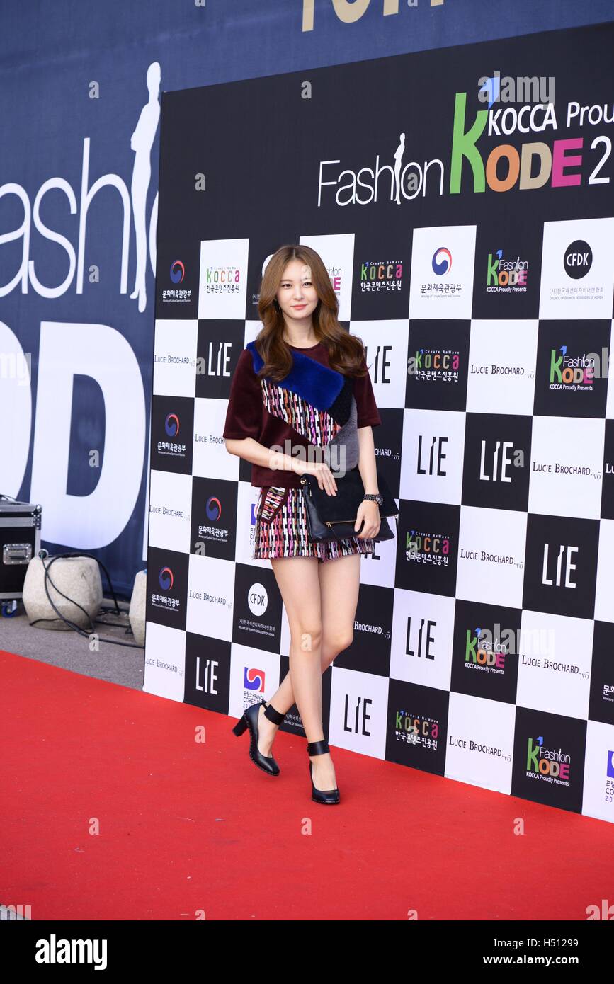 Seoul, Korea. 18th Oct, 2016. Yoon Mi-rae and Tiger JK attend 2017 S/S ...