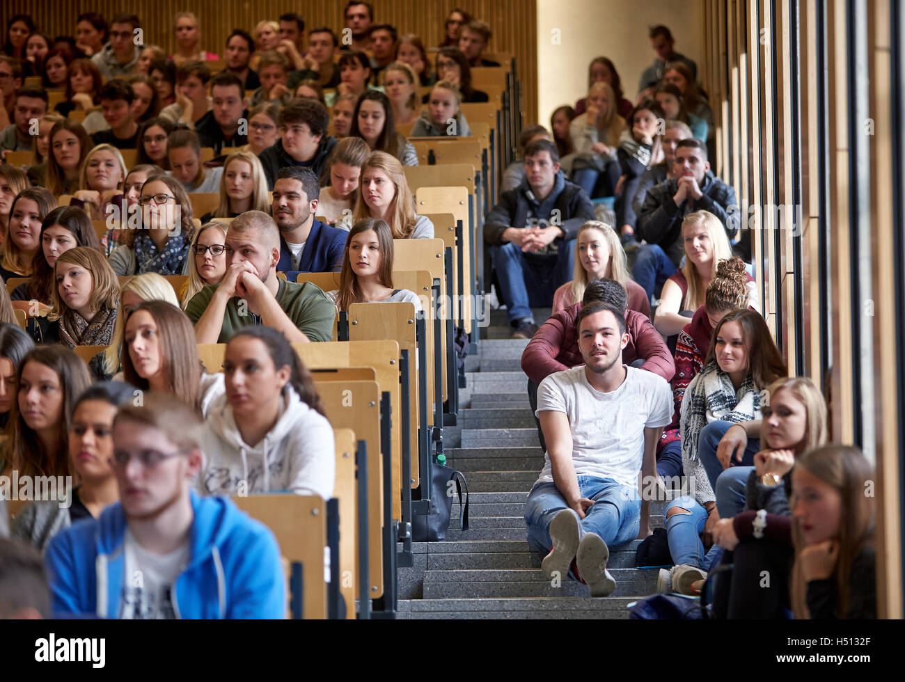 Koblenz, Germany. 17th Oct, 2016. The main lecture hall is packed with ...