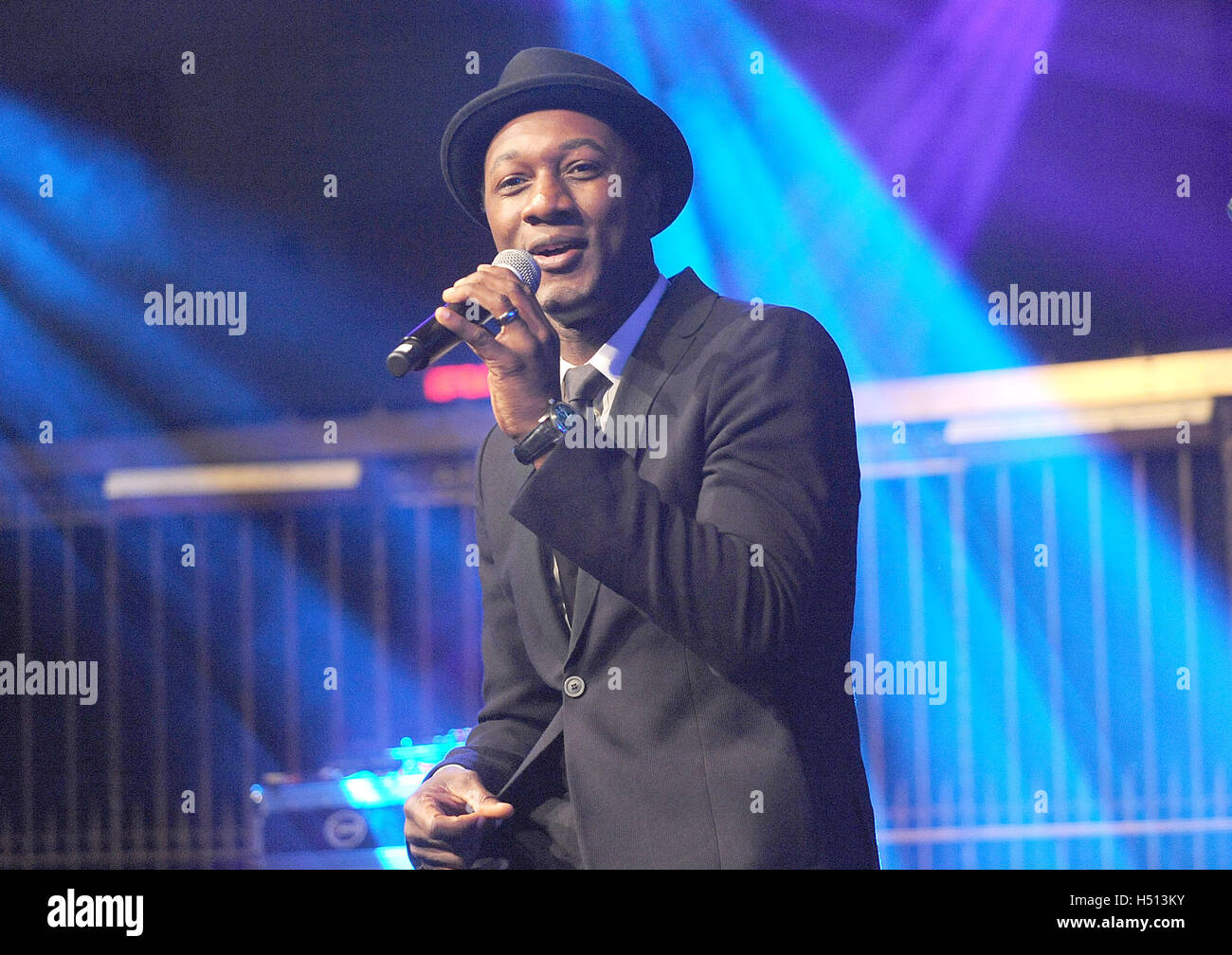 New York, NY, USA. 18th Oct, 2016. Singer Aloe Blacc performa at the ...