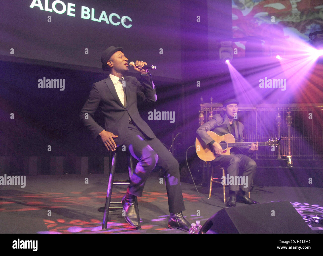New York, NY, USA. 18th Oct, 2016. Singer Aloe Blacc performa at the ...