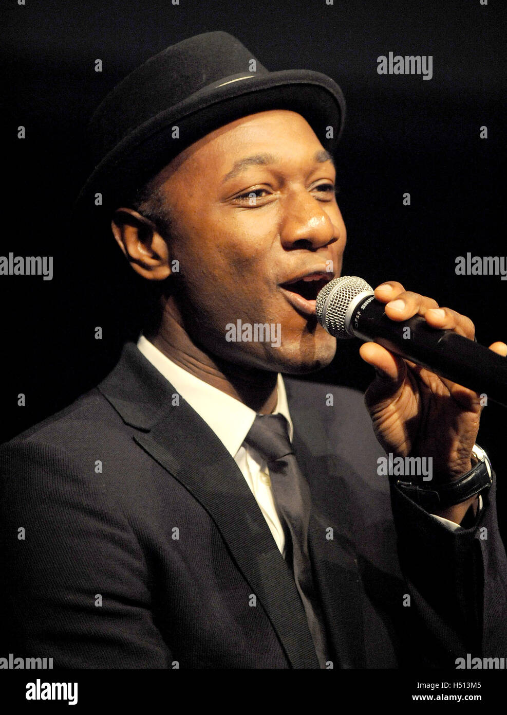 New York, NY, USA. 18th Oct, 2016. Singer Aloe Blacc performa at the ...