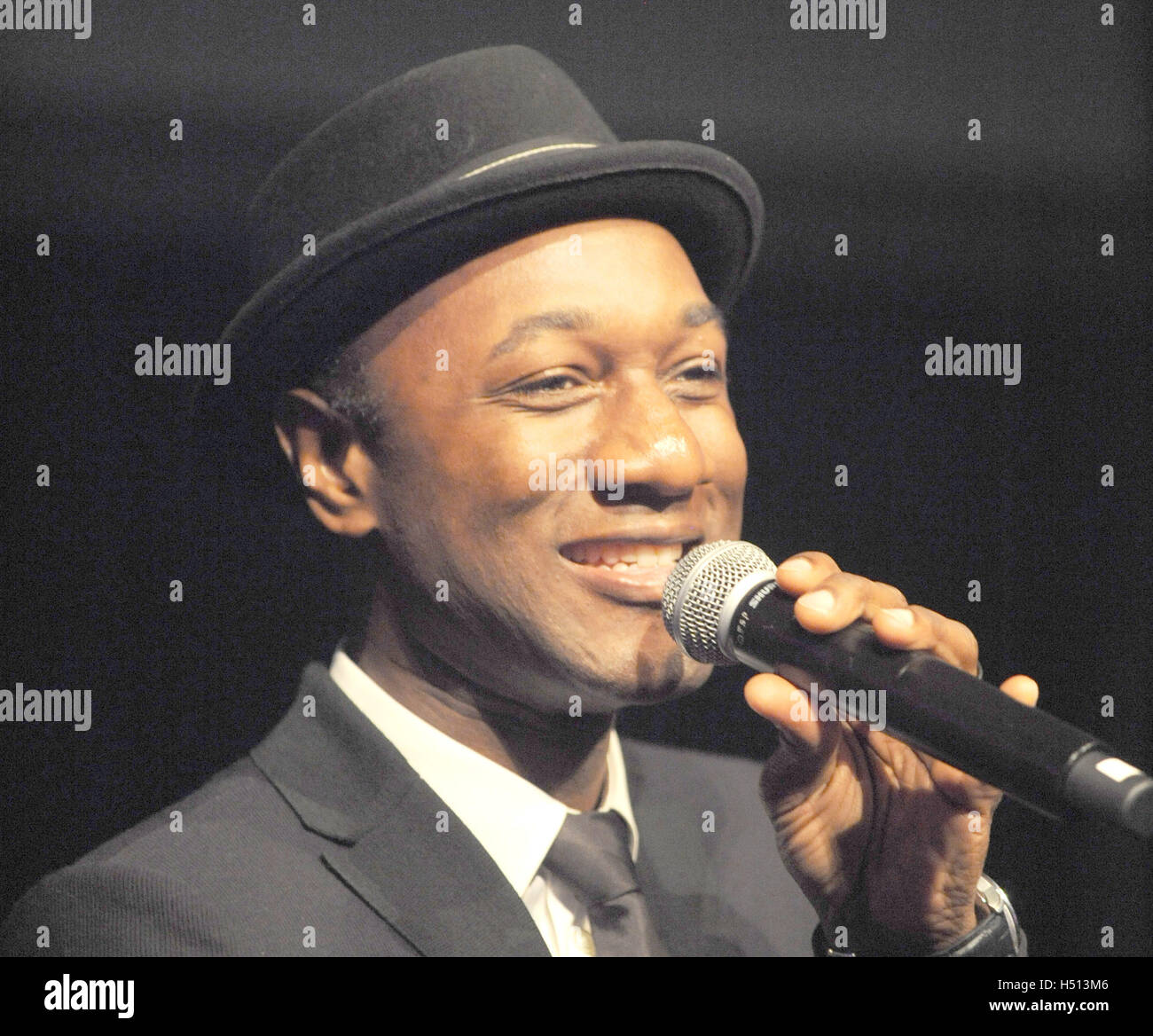 New York, NY, USA. 18th Oct, 2016. Singer Aloe Blacc performa at the ...