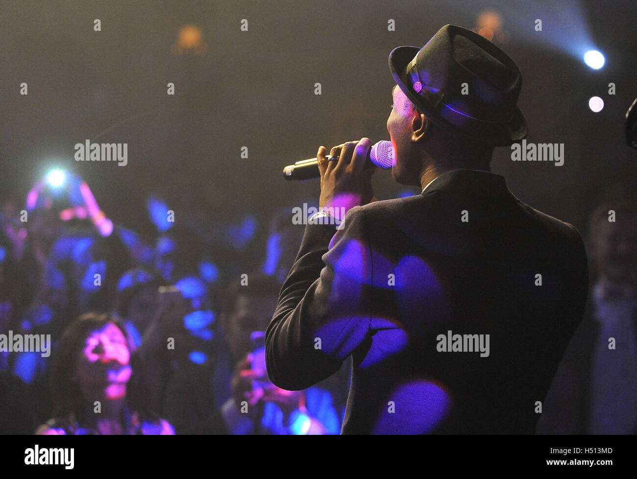 New York, NY, USA. 18th Oct, 2016. Singer Aloe Blacc performa at the ...