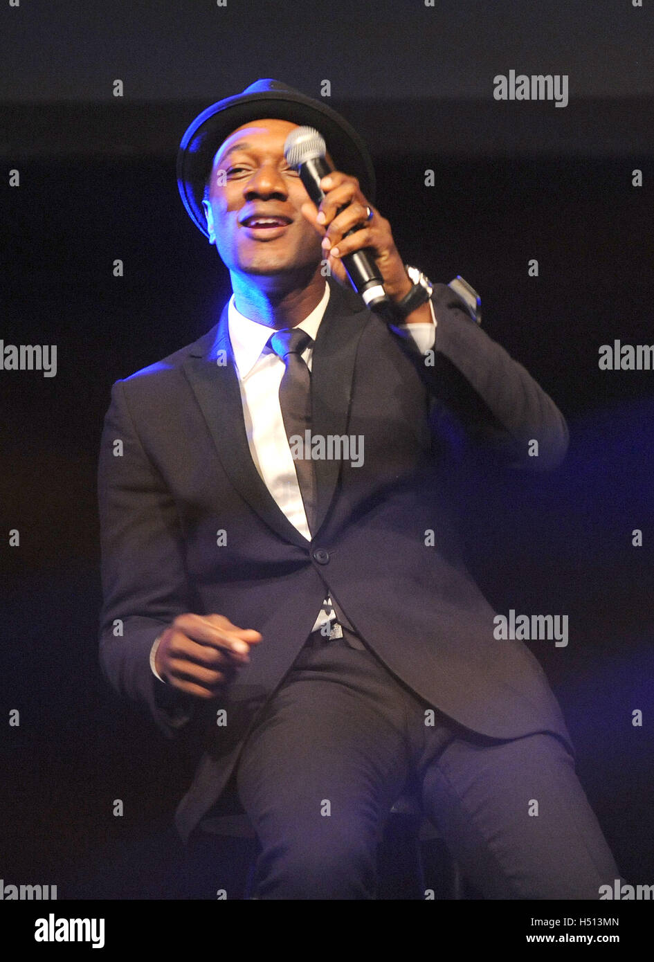 New York, NY, USA. 18th Oct, 2016. Singer Aloe Blacc performa at the ...