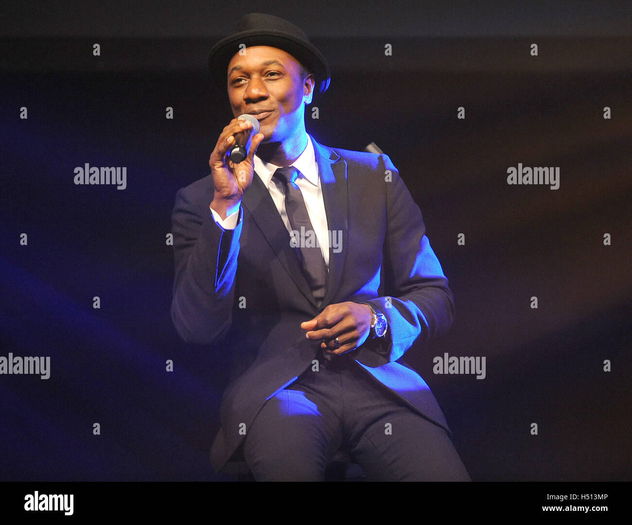 New York, NY, USA. 18th Oct, 2016. Singer Aloe Blacc performa at the ...