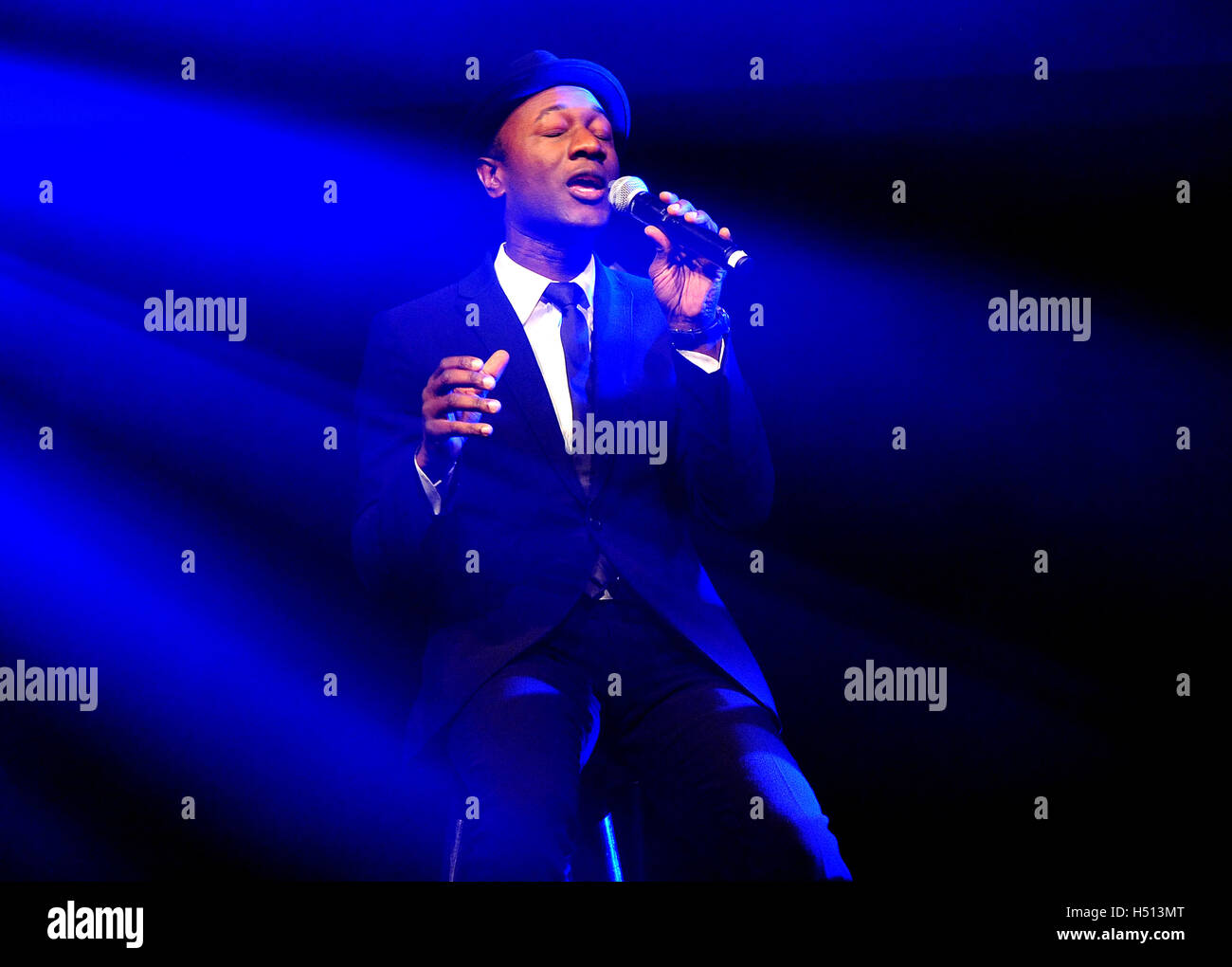 New York, NY, USA. 18th Oct, 2016. Singer Aloe Blacc performa at the ...