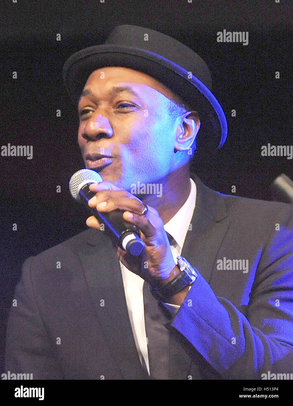 New York, NY, USA. 18th Oct, 2016. Singer Aloe Blacc performa at the ...