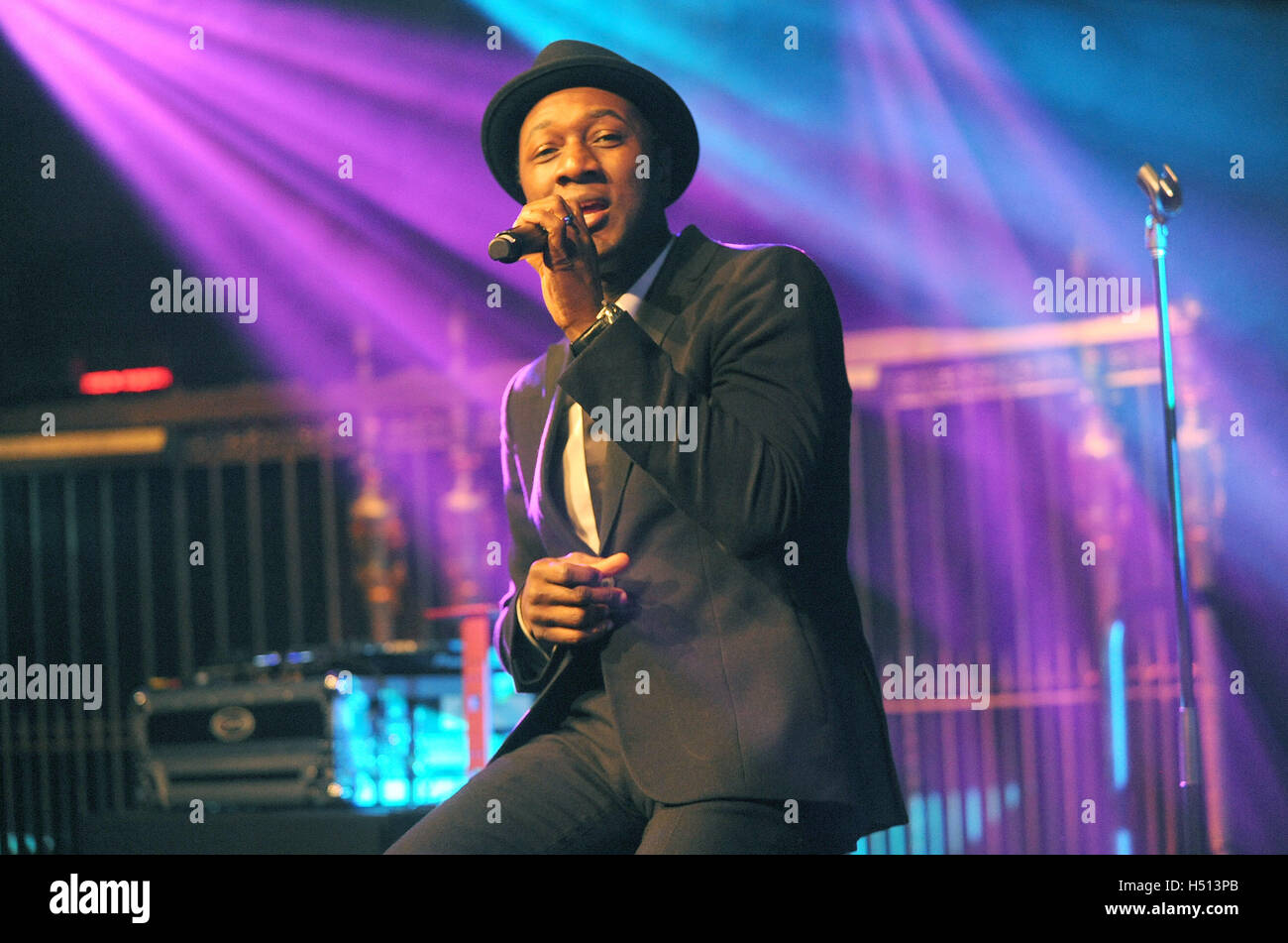 New York, NY, USA. 18th Oct, 2016. Singer Aloe Blacc performa at the ...