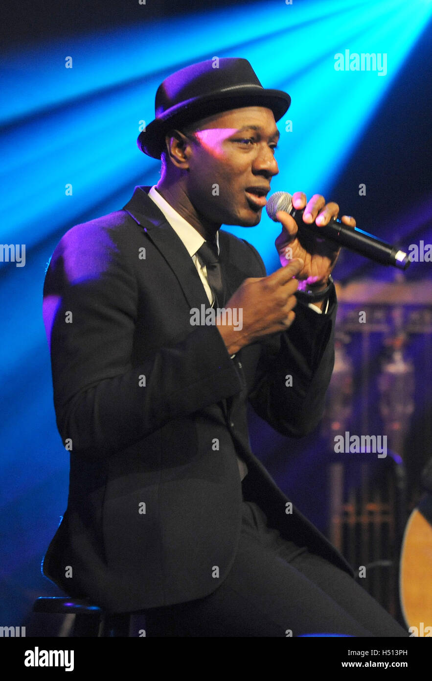 New York, NY, USA. 18th Oct, 2016. Singer Aloe Blacc performa at the ...