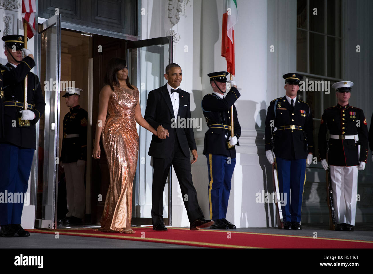 Washington DC, USA. 18th Oct, 2016. US President Barack Obama (R) and ...