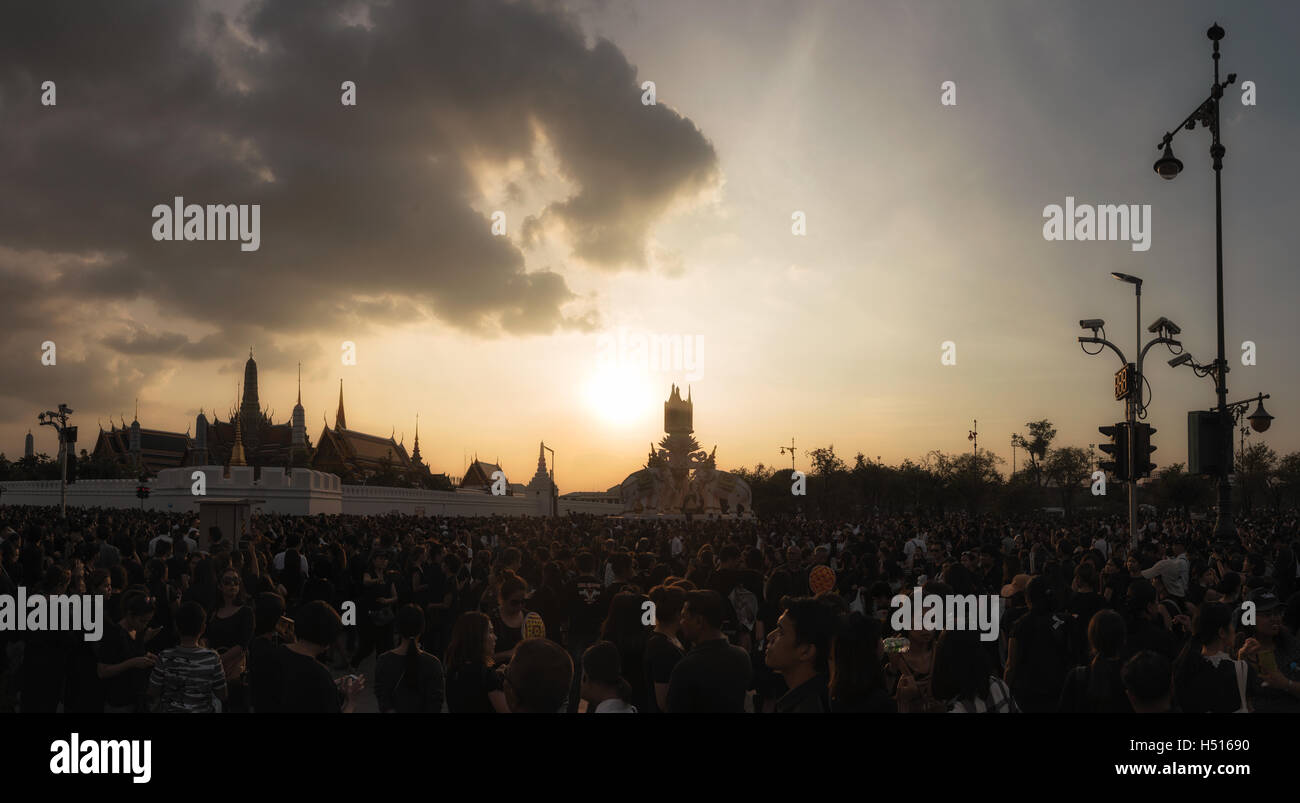 Buddhism funeral procession hi-res stock photography and images - Alamy
