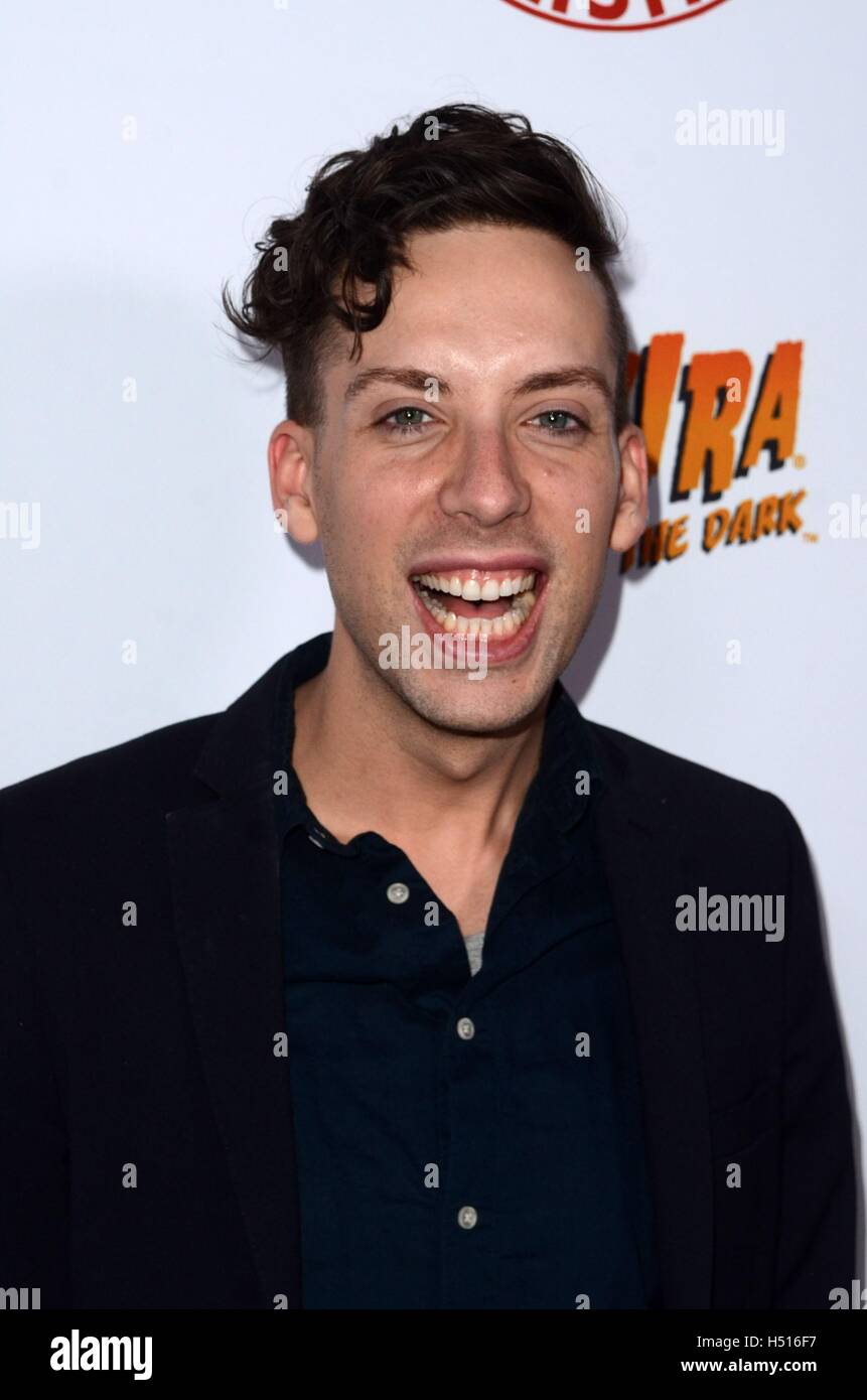 Elvira mistress of the dark hi-res stock photography and images - Alamy