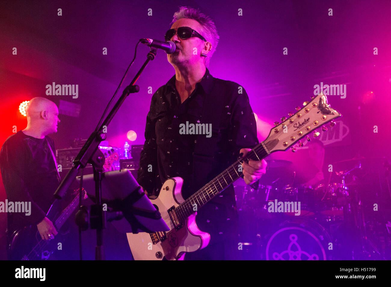 Gothic rock band the mission hi-res stock photography and images - Alamy