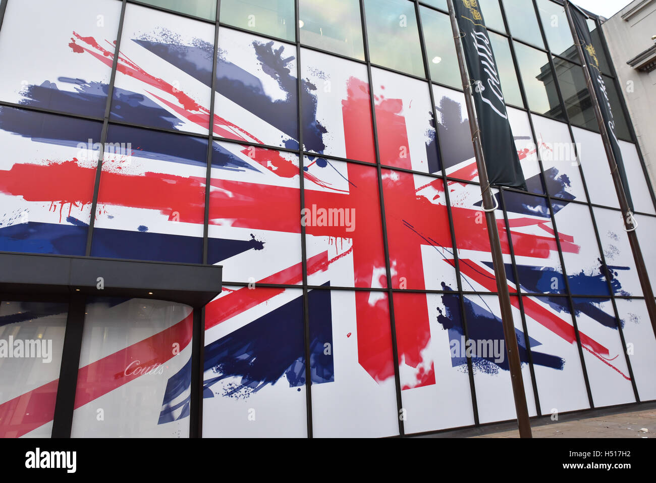 Giant union flag hi-res stock photography and images - Alamy