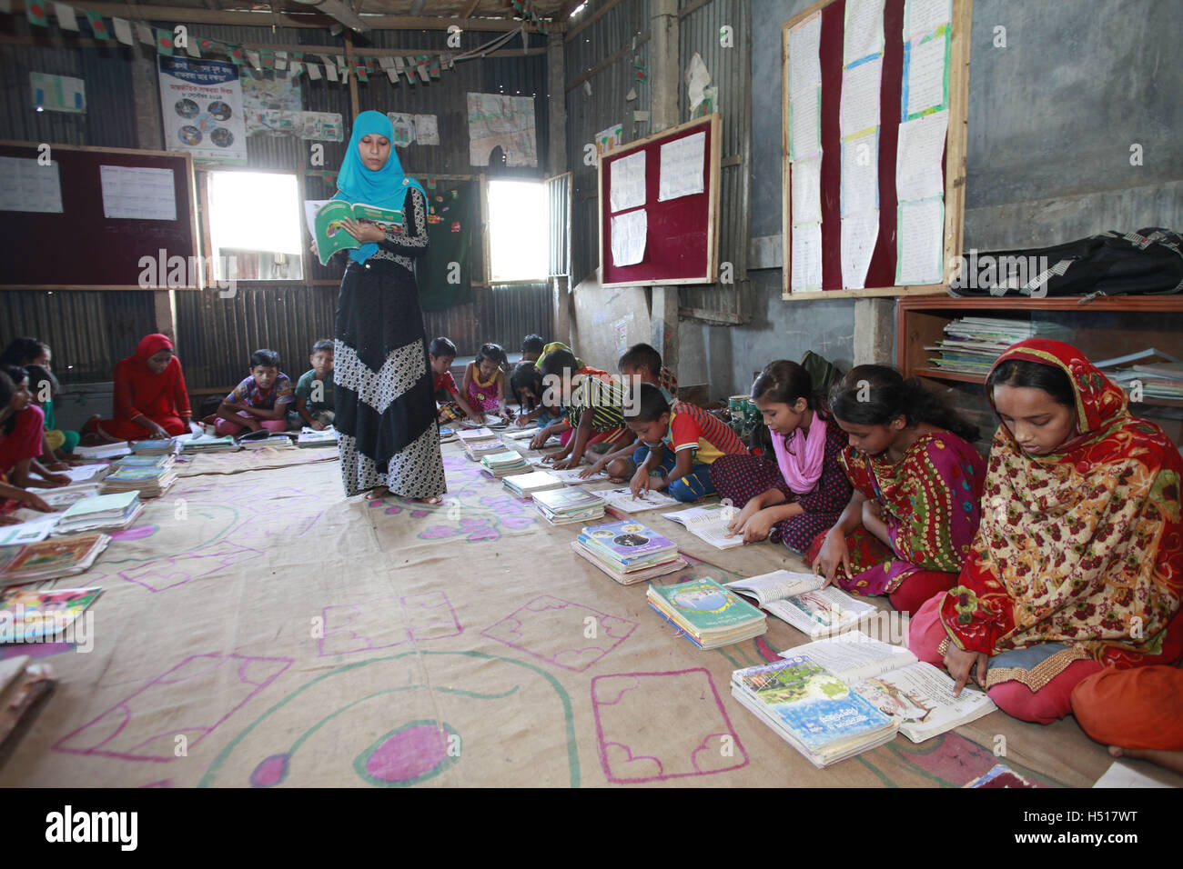 Dhaka, Bangladesh. 19th Oct, 2016. Bangladeshi students attend at a ...