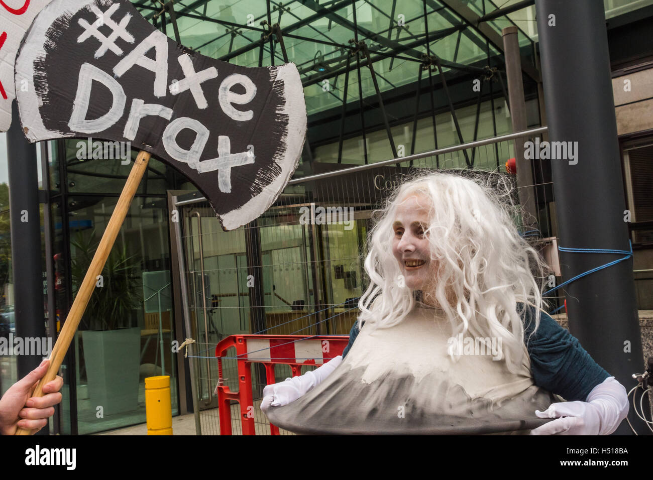 London, UK. 19th October 2016. A woman dressed as a cooling tower at ...