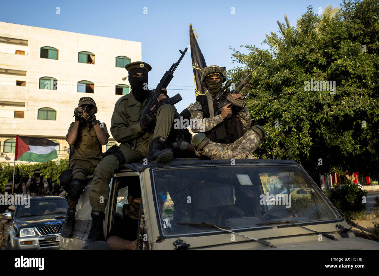 Gaza City, The Gaza Strip, Palestine. 19th Oct, 2016. Masked Islamic ...
