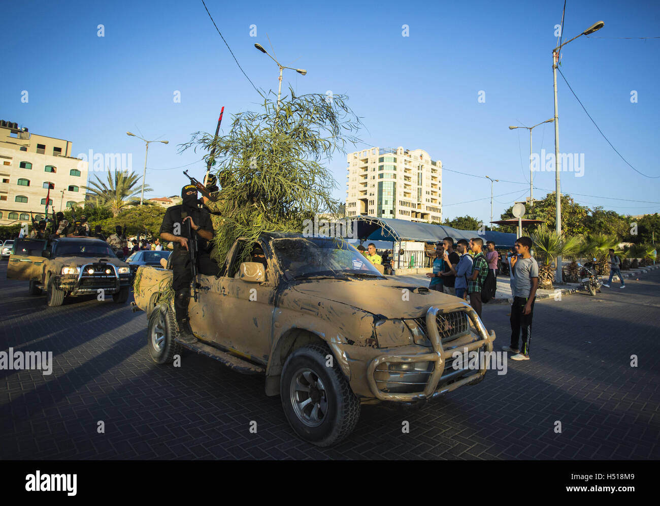 Gaza City, The Gaza Strip, Palestine. 19th Oct, 2016. Masked Islamic ...
