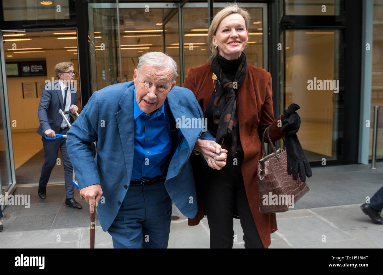 High Court, Fetter lane. Pic Shows Sir Terence Conran and his wife ...