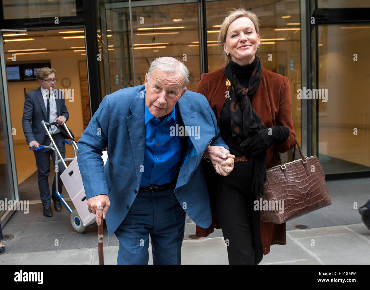 High Court, Fetter lane. Pic Shows Sir Terence Conran and his wife ...