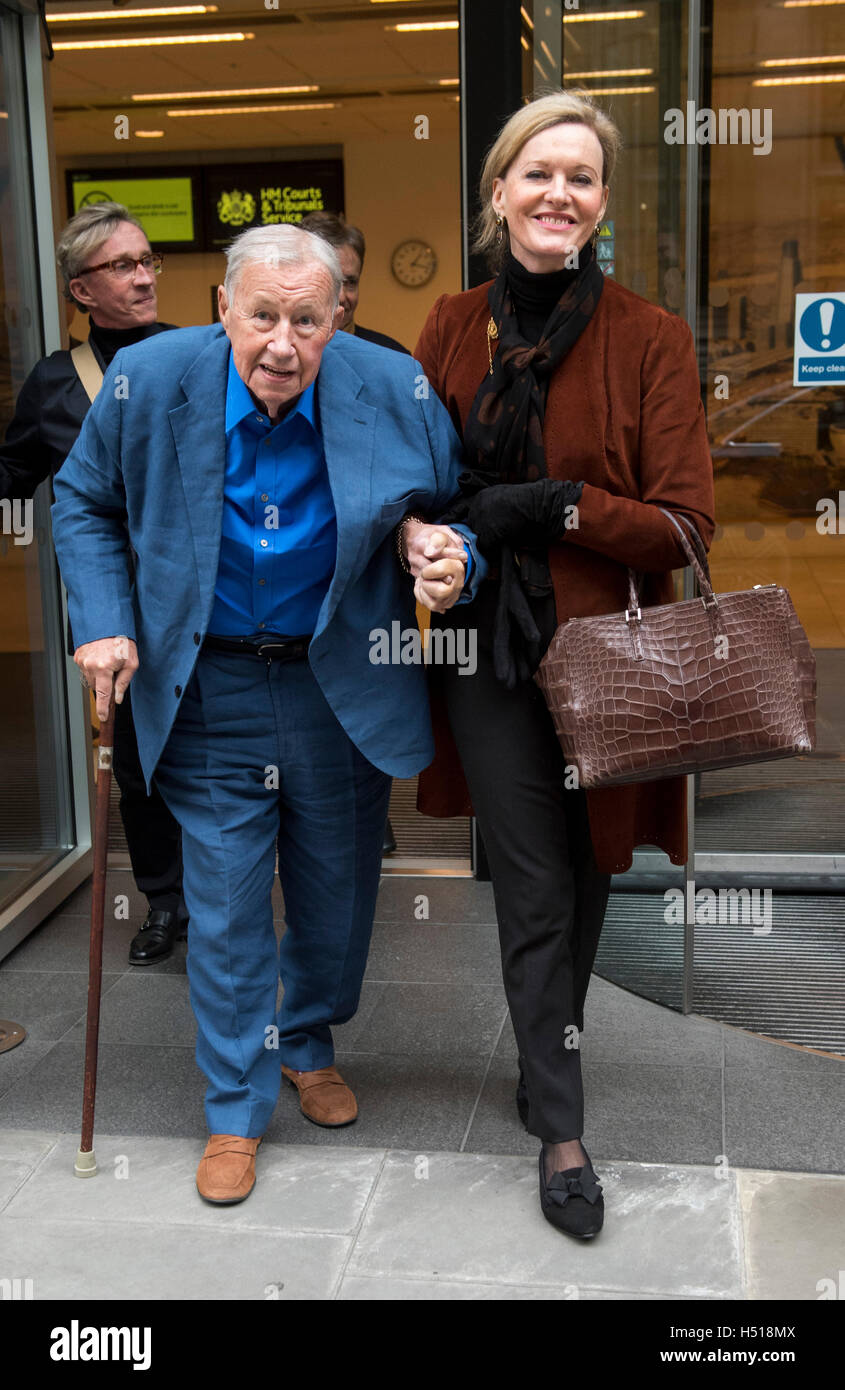 High Court, Fetter lane. Pic Shows Sir Terence Conran and his wife ...