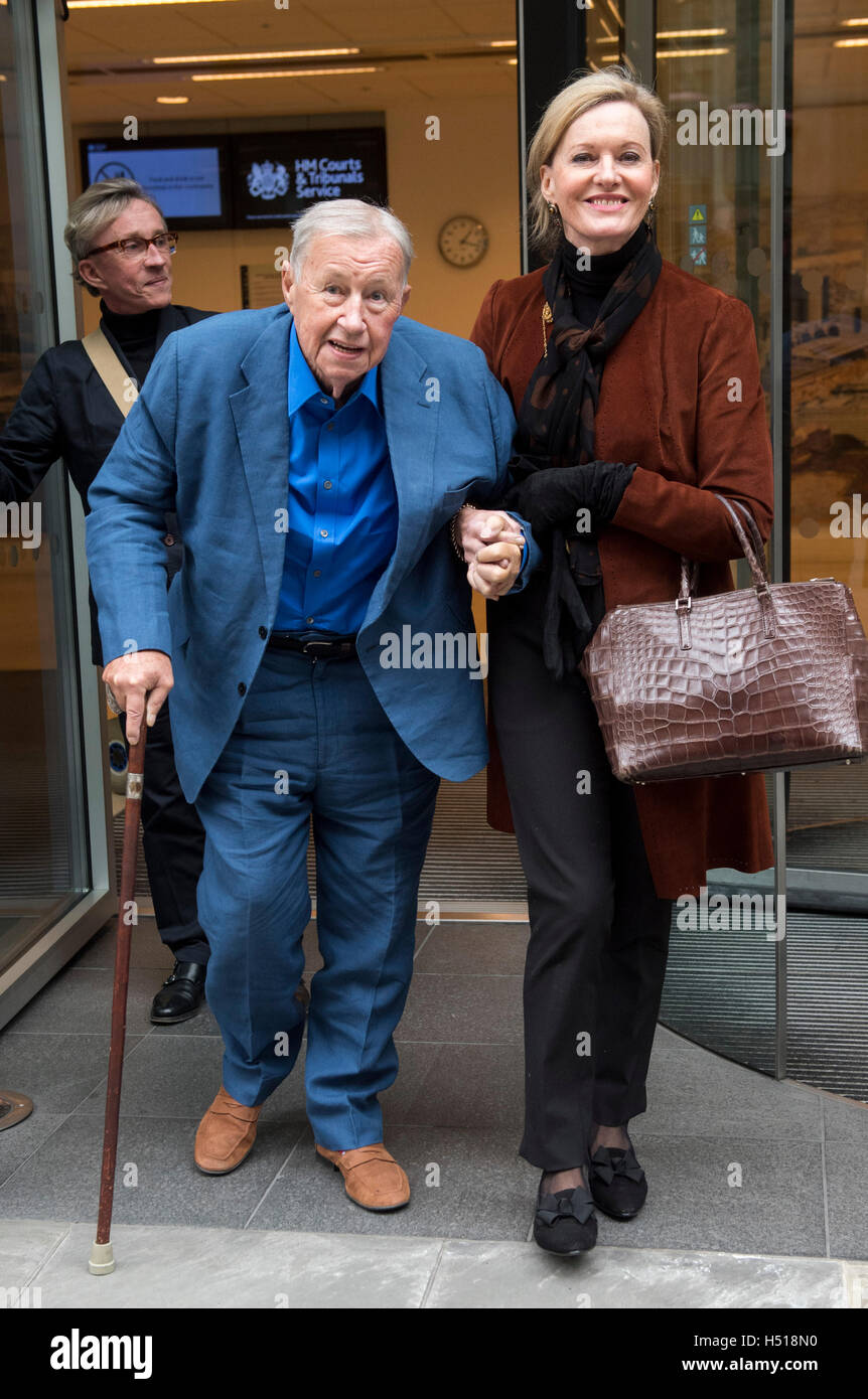High Court, Fetter lane. Pic Shows Sir Terence Conran and his wife ...
