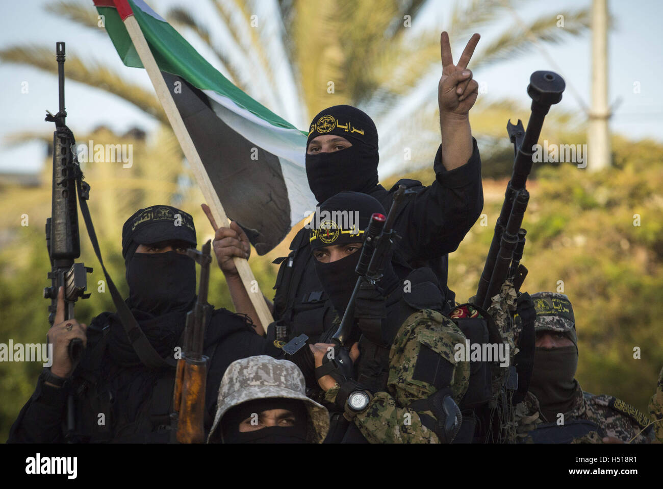 Gaza City, The Gaza Strip, Palestine. 19th Oct, 2016. Masked Islamic ...